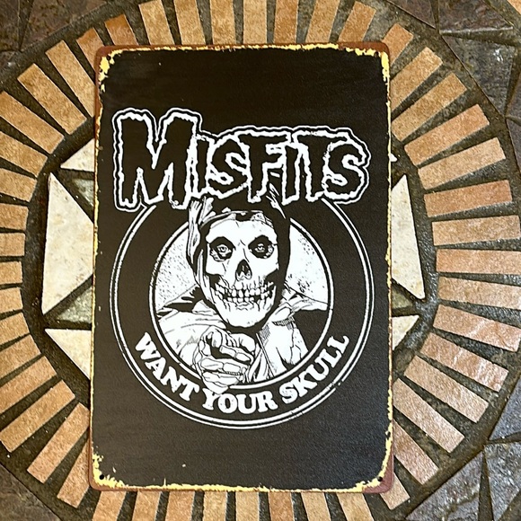 Wall Decor | Misfits Want Your Skull Tin Sign | Poshmark